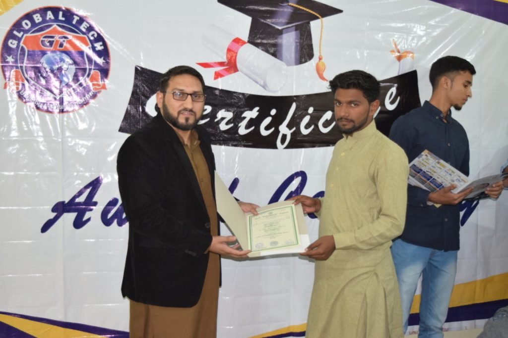 Certificate Distribution 2018 - Global Tech Computer Education